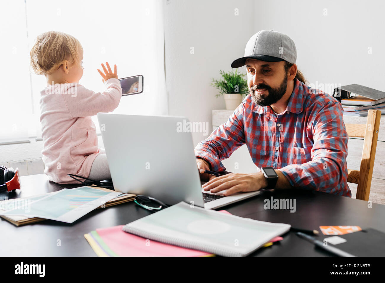 Father working desk hi-res stock photography and images - Alamy