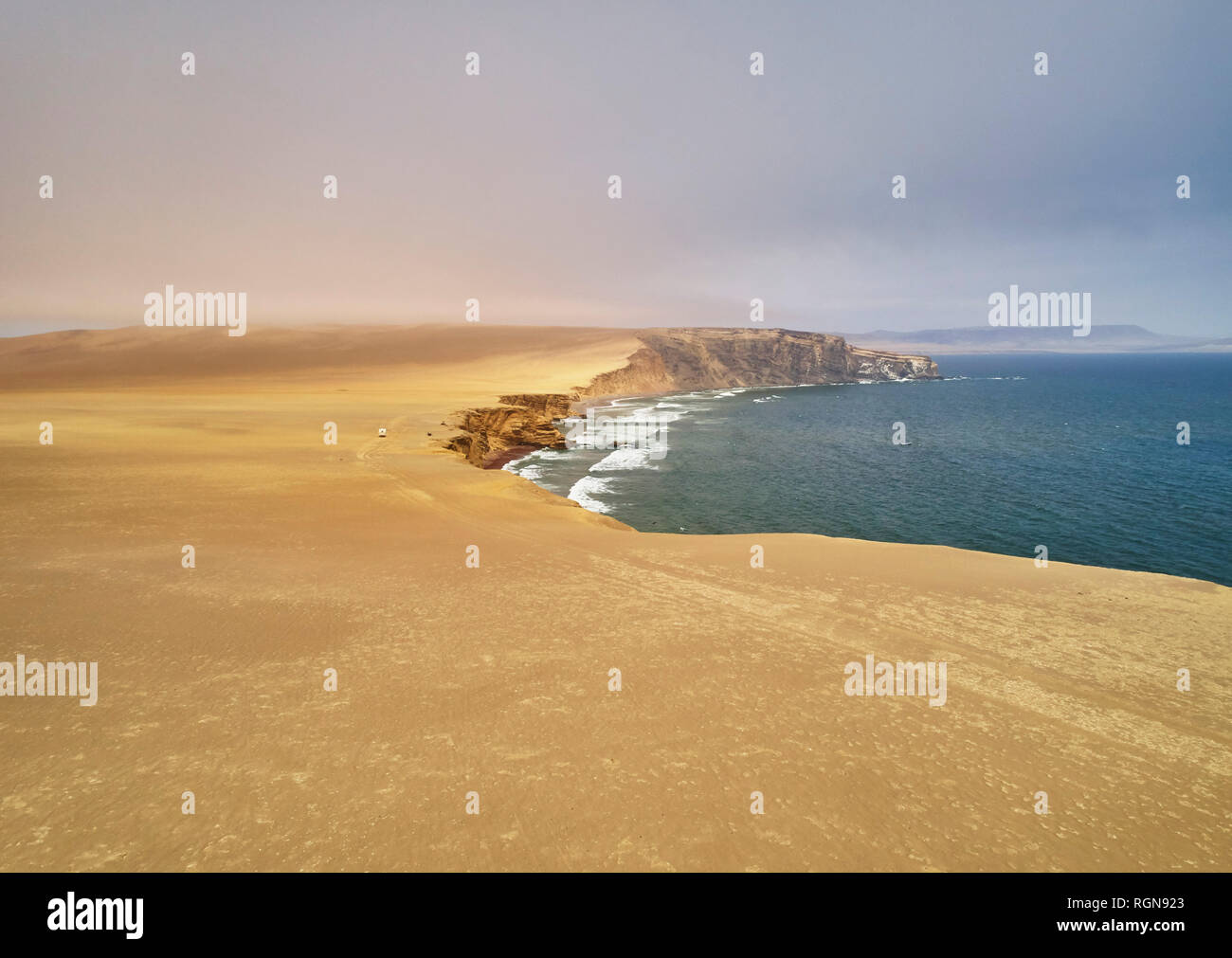 Peru, Paracas, camper at cliff coast in National Park Paracas Stock ...