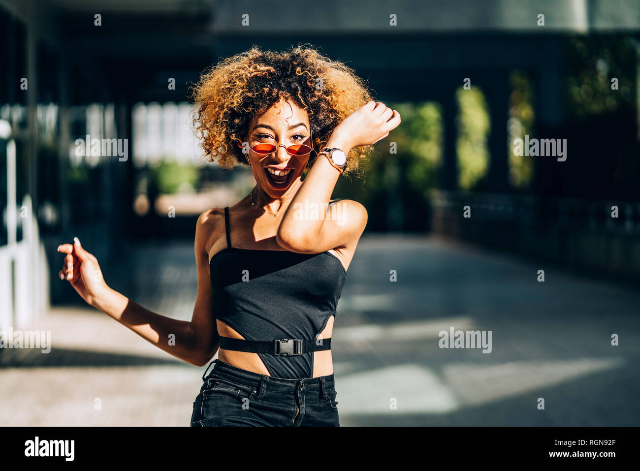 Young dancing pair dance hi-res stock photography and images - Alamy