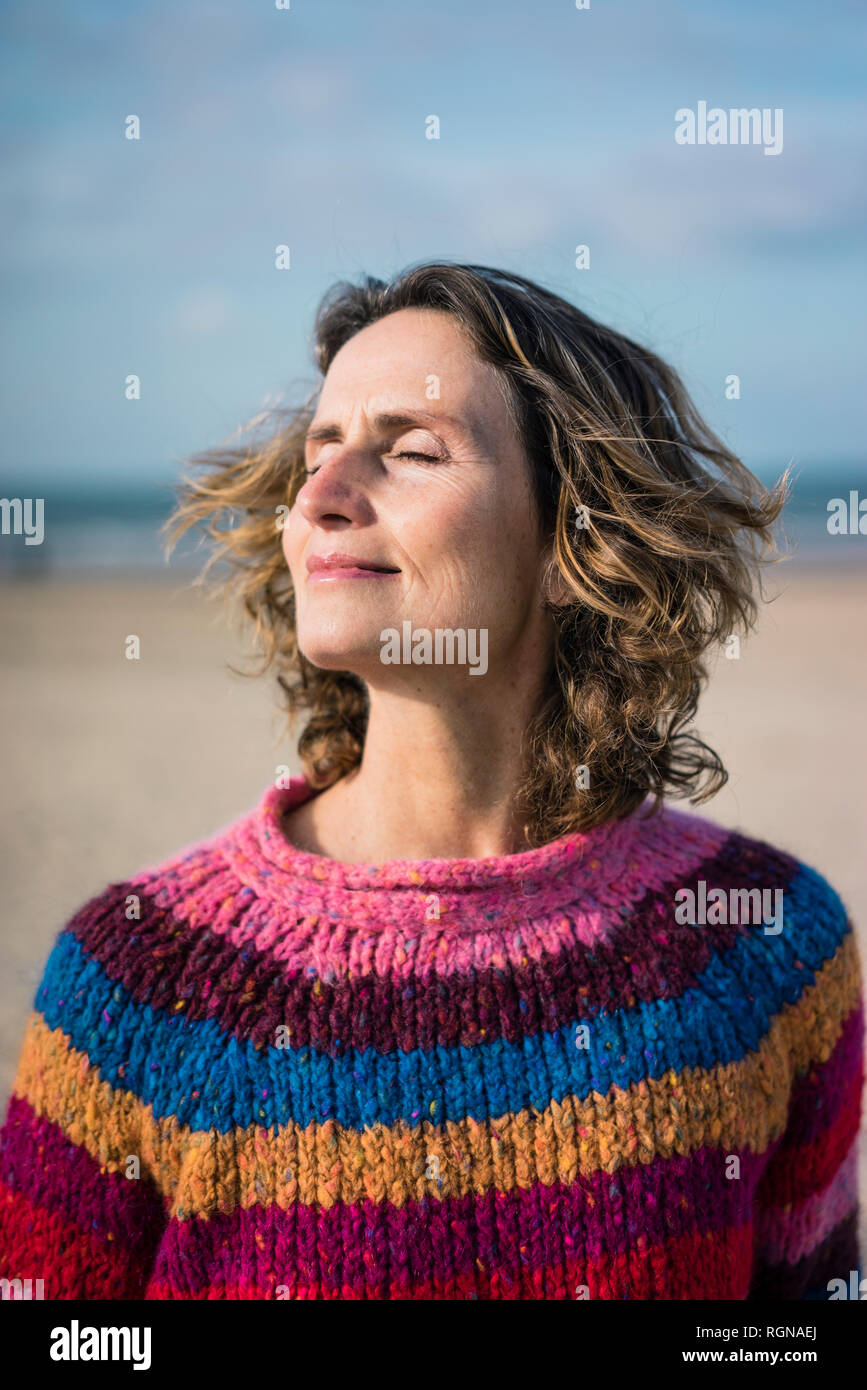 Wind beach hi-res stock photography and images - Alamy
