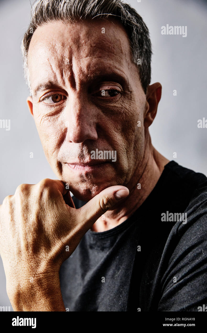 Studio portrait posed pose hi-res stock photography and images - Alamy