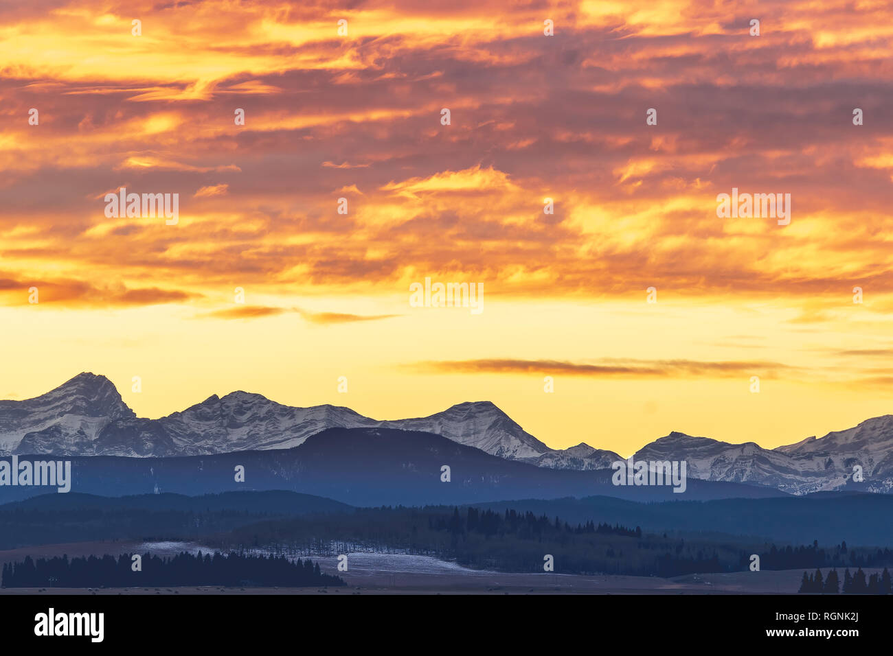 Calgary mountains hi-res stock photography and images - Alamy