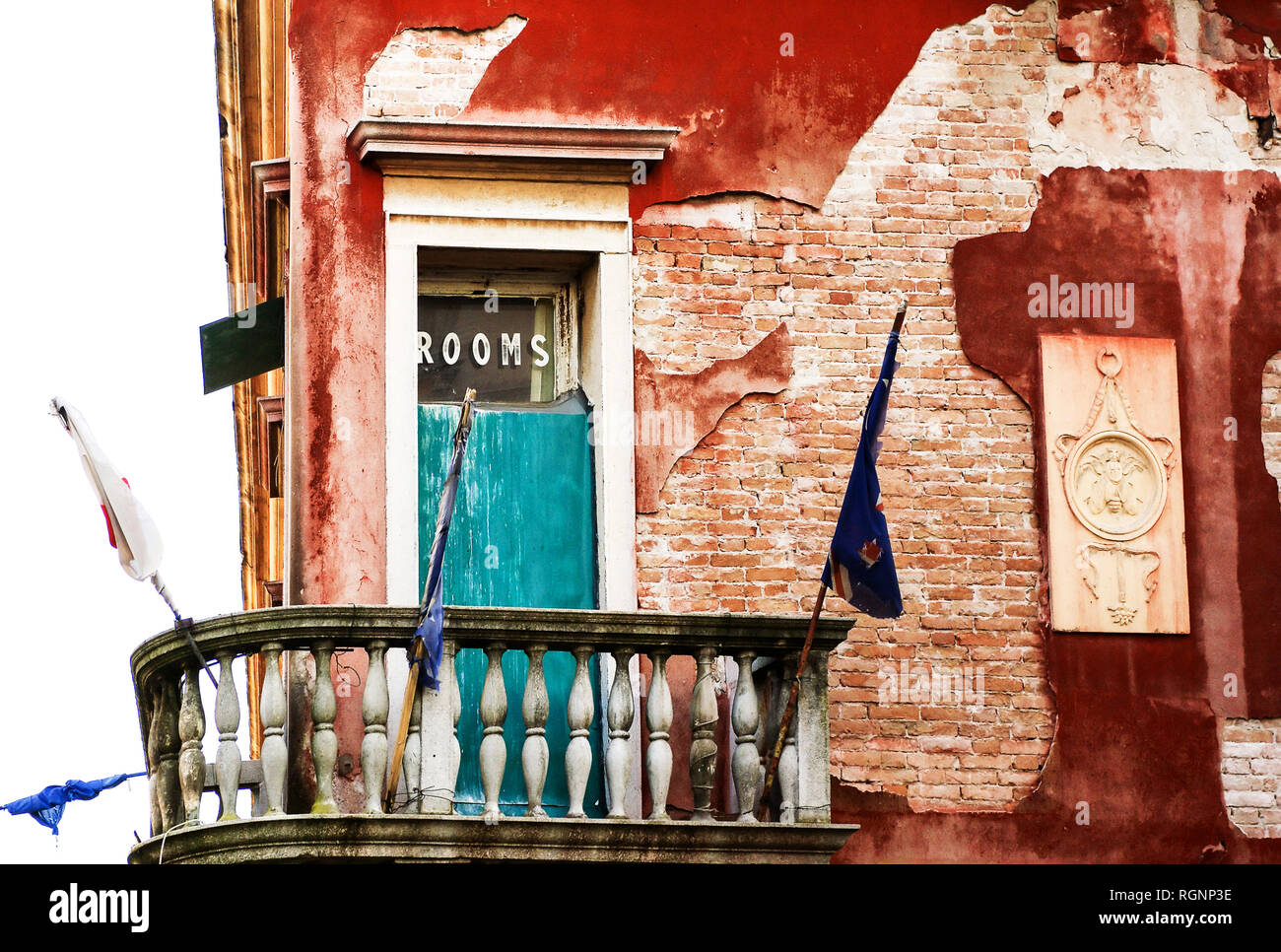 Building italian home facade hi-res stock photography and images - Alamy