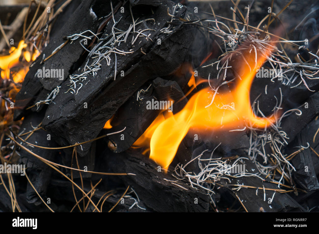 Fire ashes close up hi-res stock photography and images - Alamy