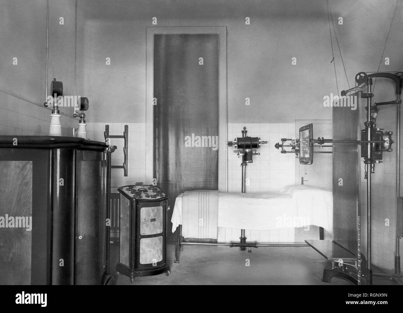 Medical xray instruments Black and White Stock Photos & Images - Alamy