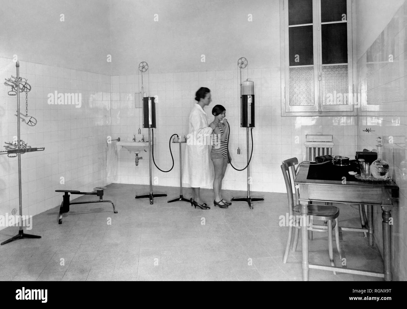 italy, bologna, littorial doctor's surgery, spirometry, 1930 Stock ...
