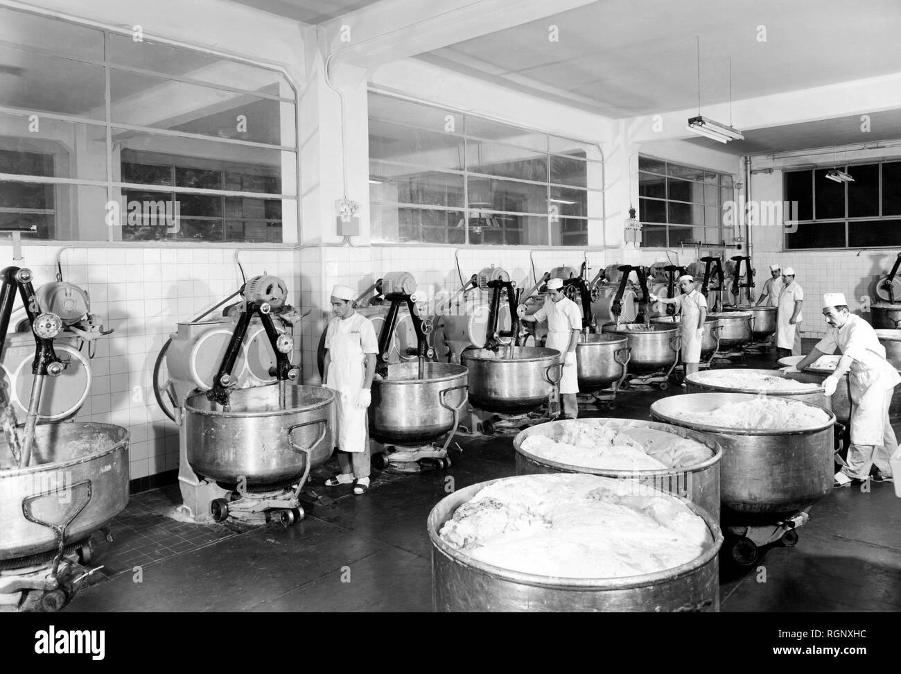 Machines kneading hi-res stock photography and images - Alamy