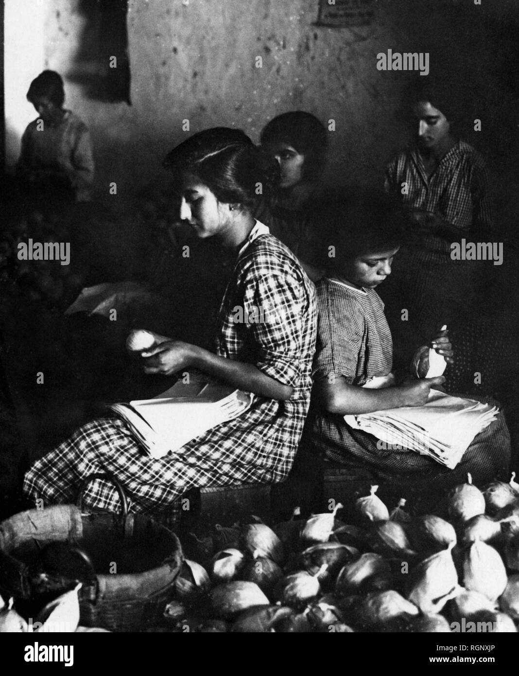 W wrapping Black and White Stock Photos & Images - Alamy