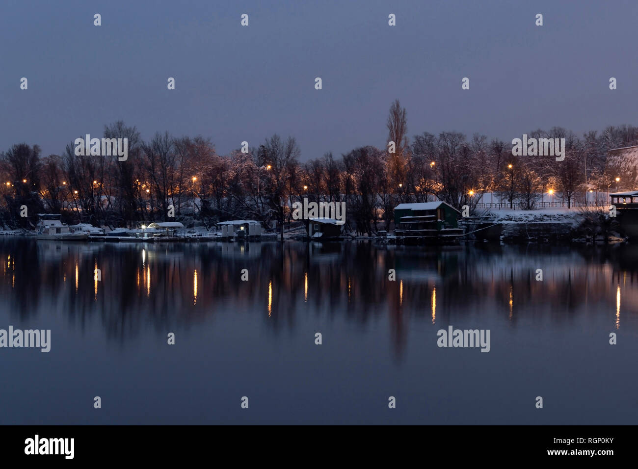 Riverside platform hi-res stock photography and images - Alamy