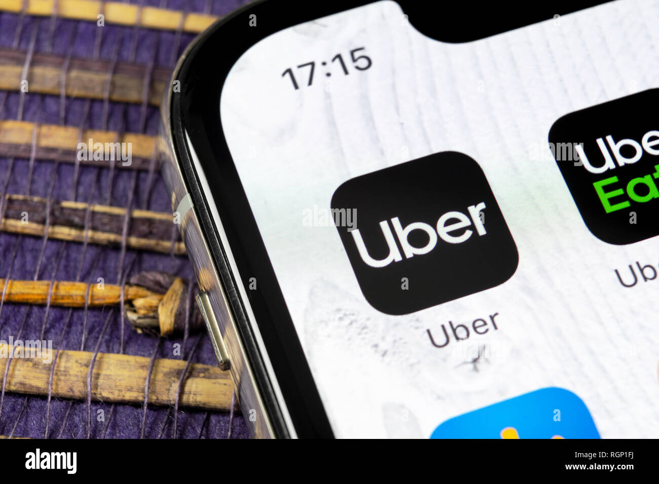 Google play store install hi-res stock photography and images - Alamy