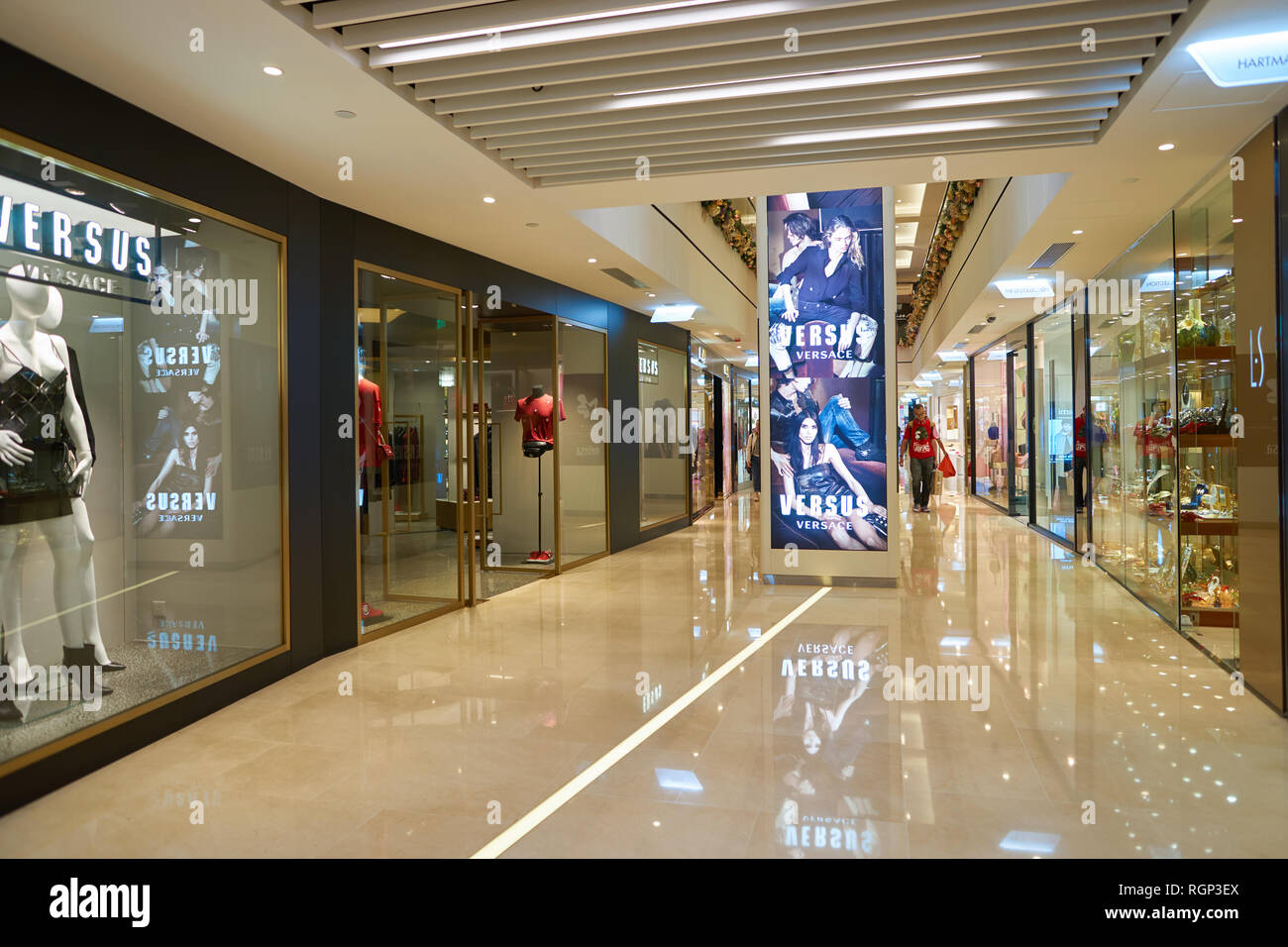 Stores in hong kong hi-res stock photography and images - Alamy
