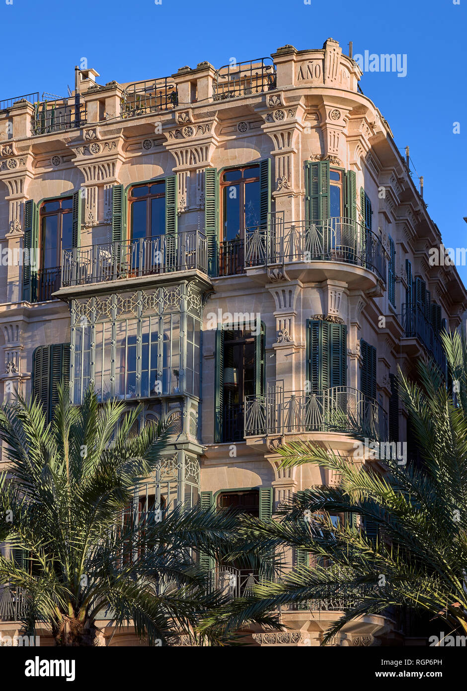 Modernist facade hi-res stock photography and images - Alamy