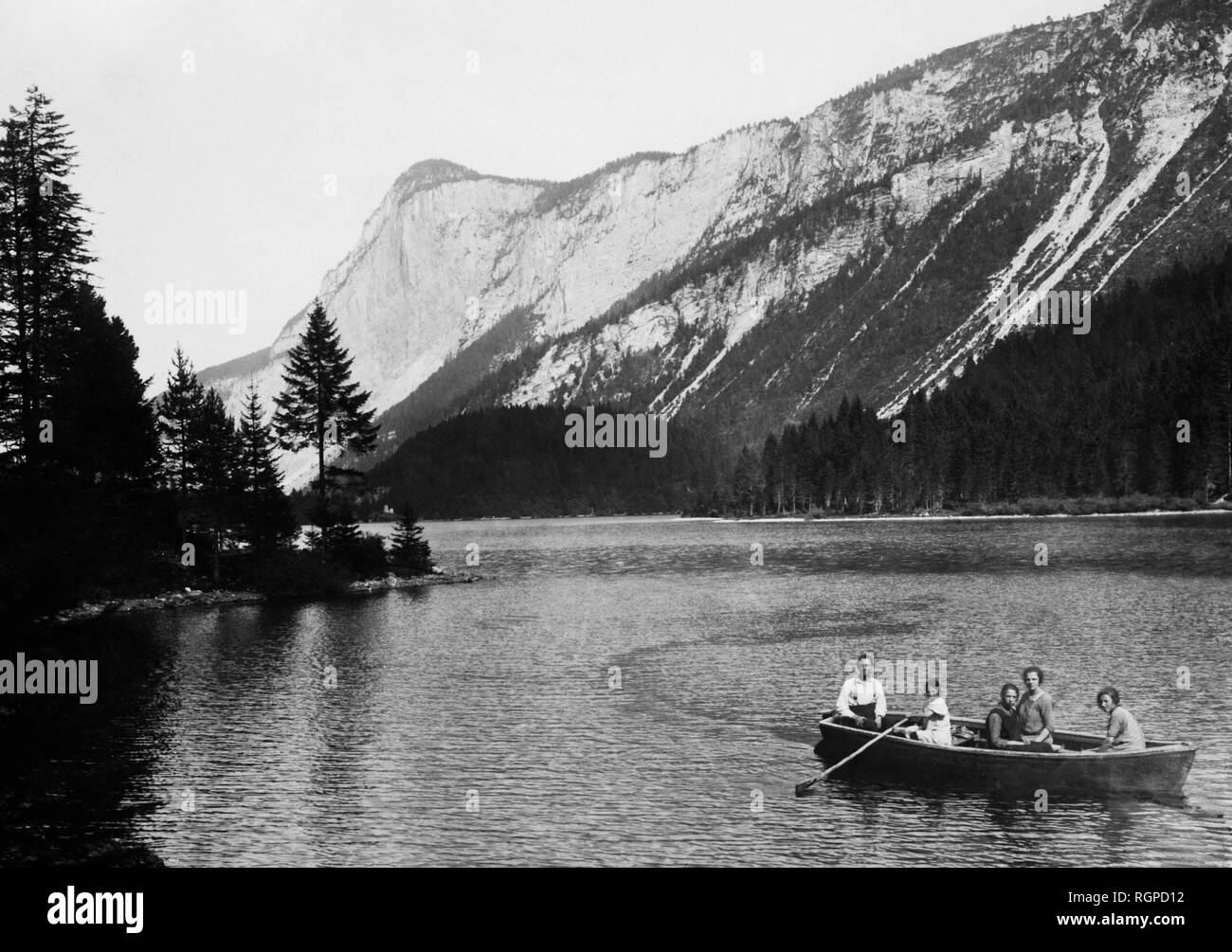 Lago di tovel Black and White Stock Photos & Images - Alamy