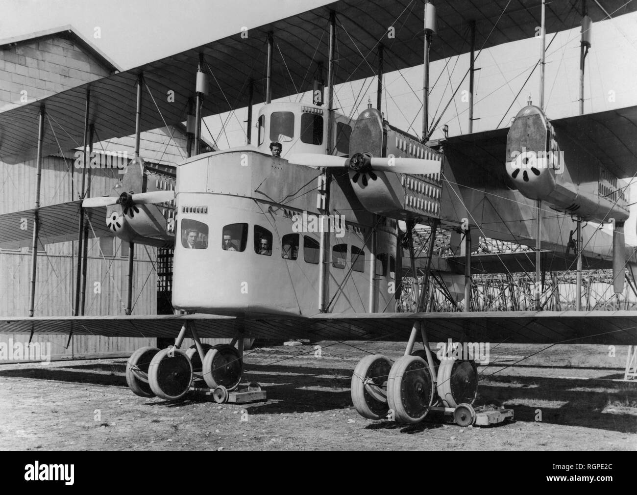 Three engined aircraft hi-res stock photography and images - Alamy