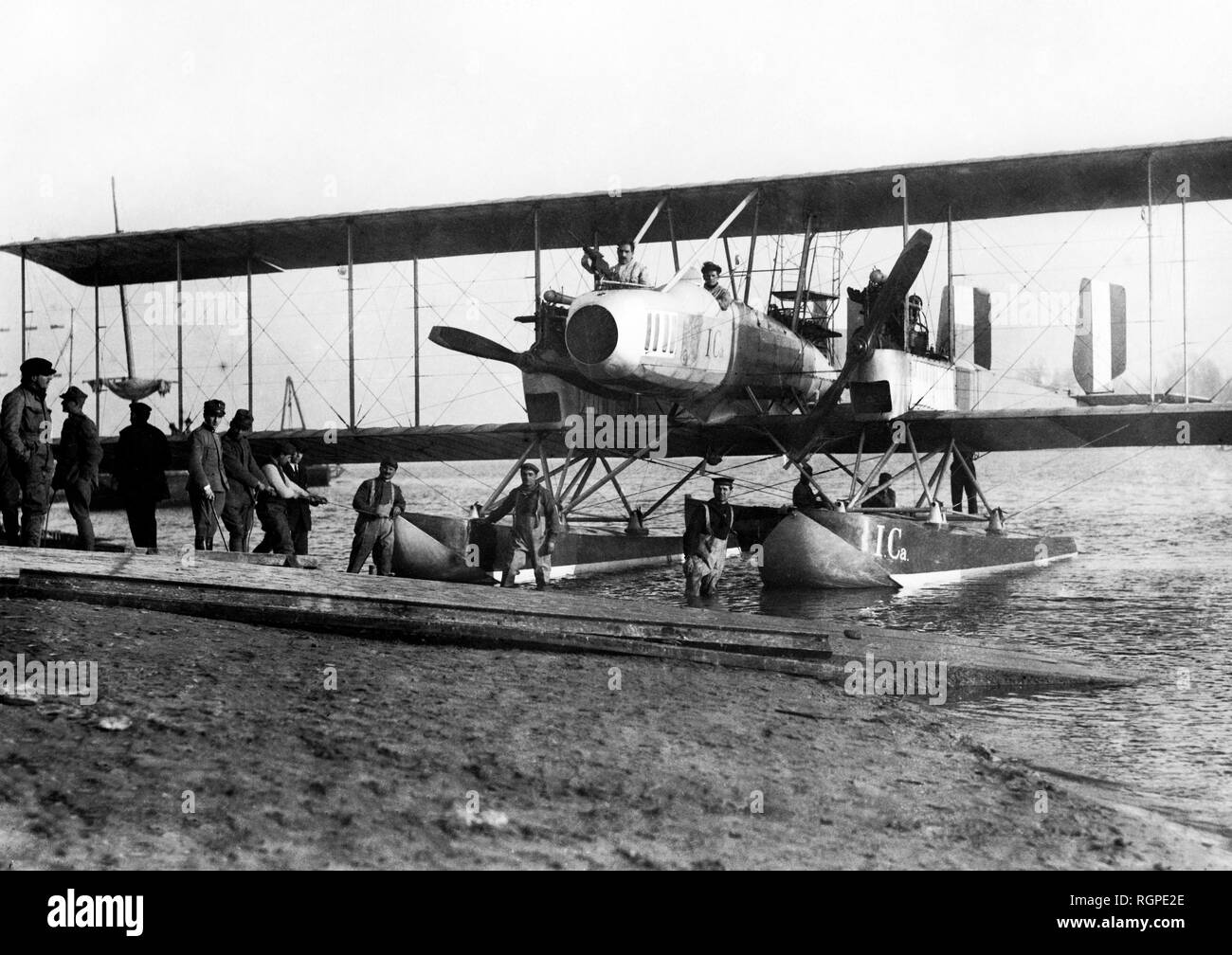 Hydro aircraft Black and White Stock Photos & Images - Alamy