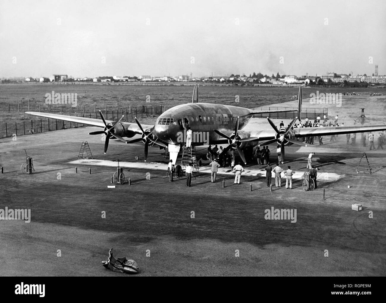 Four engined hi-res stock photography and images - Alamy