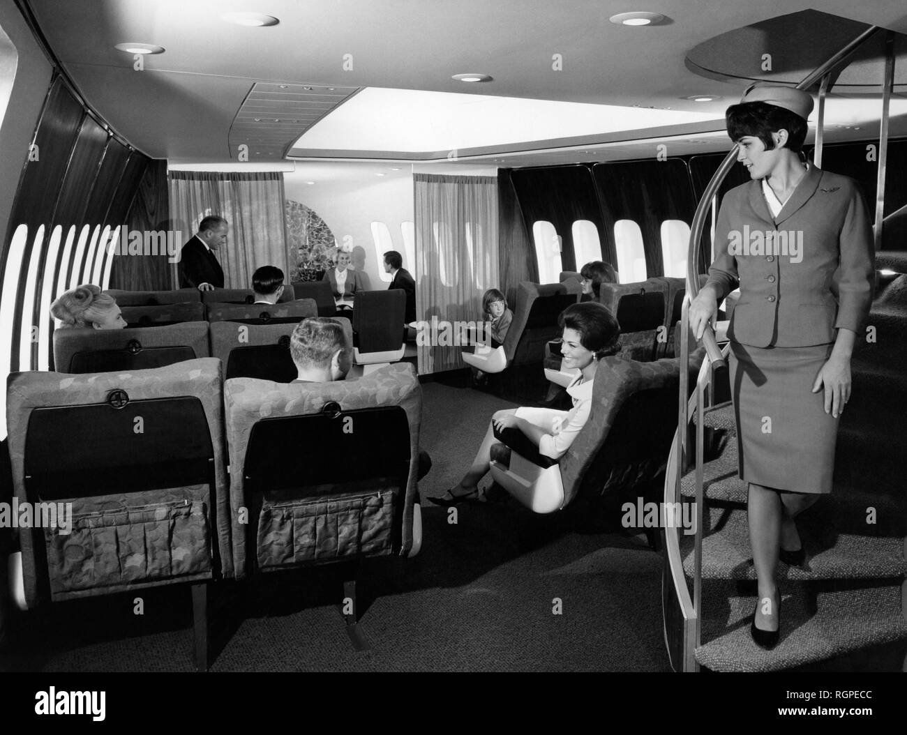 First class passengers hi-res stock photography and images - Alamy