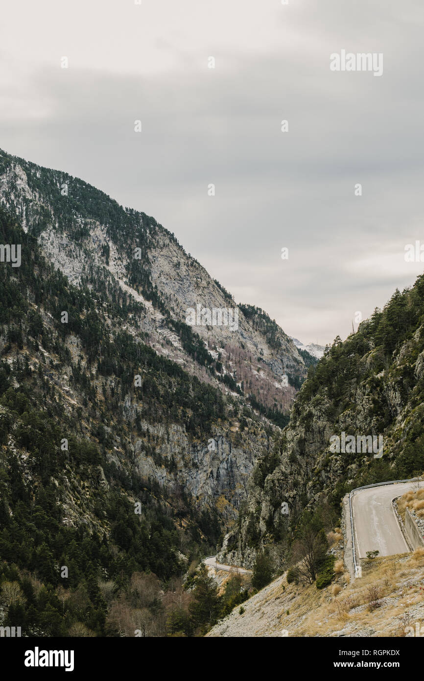 Route snowy hi-res stock photography and images - Alamy