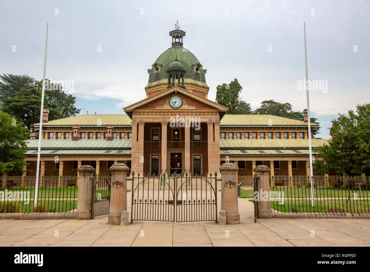 Victorian court hi-res stock photography and images - Alamy