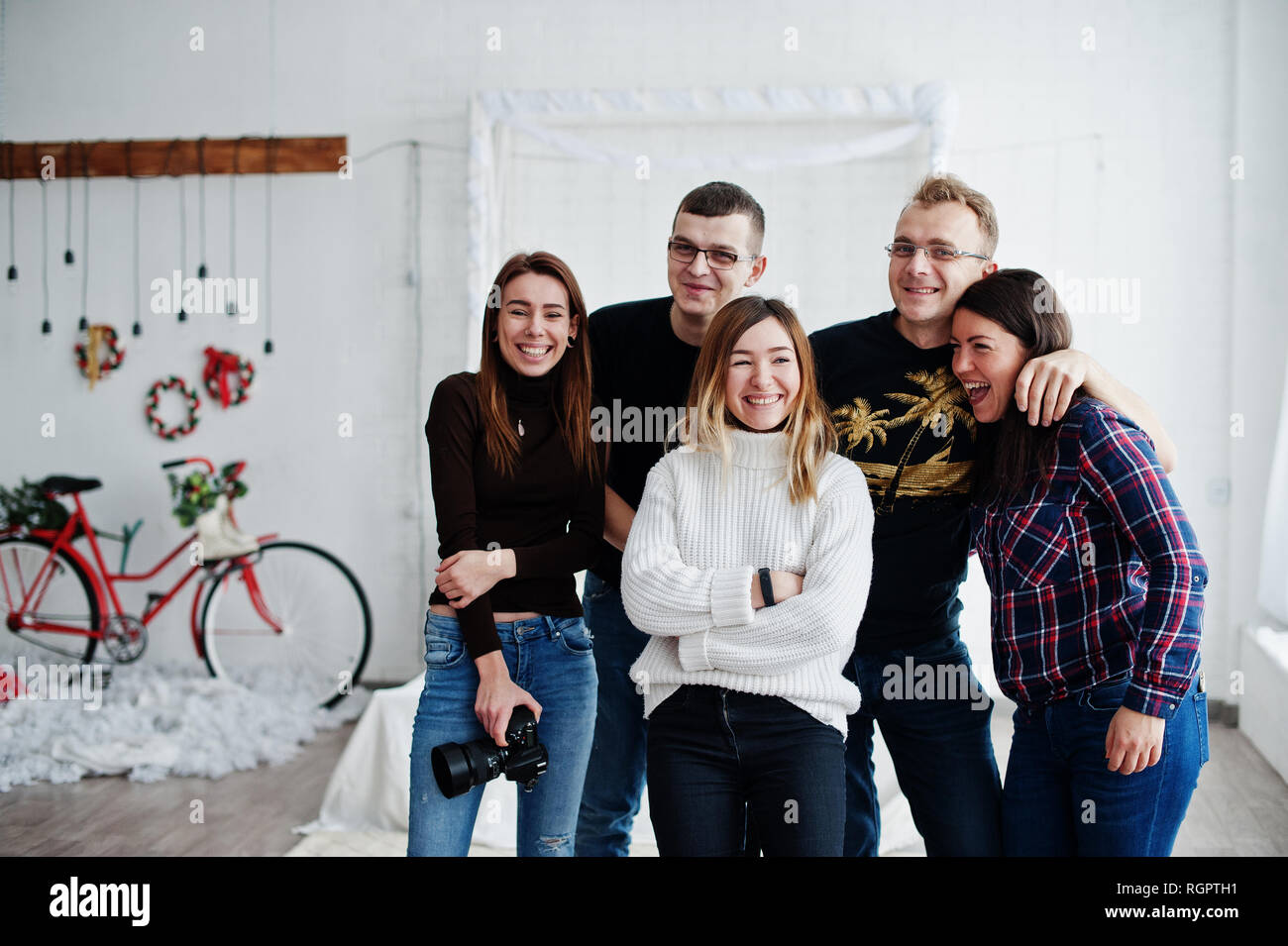 Five colleagues posing hi-res stock photography and images - Alamy