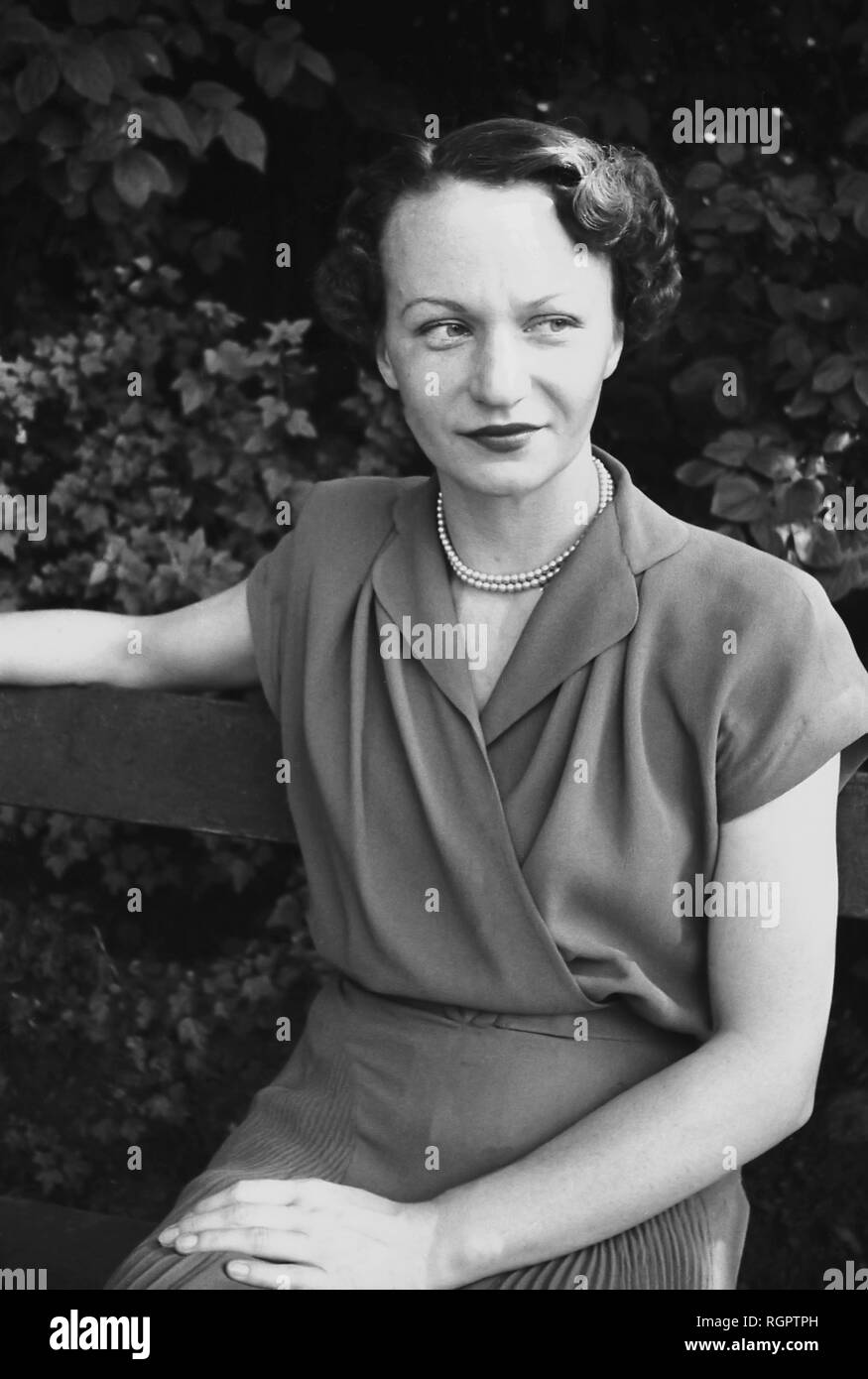 Gdr woman Black and White Stock Photos & Images - Alamy