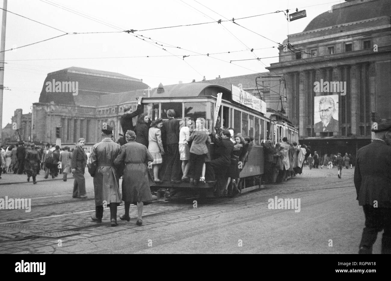 Free-rider, overcrowded tram, 1948, Leipzig, Saxony, GDR, Germany Stock ...