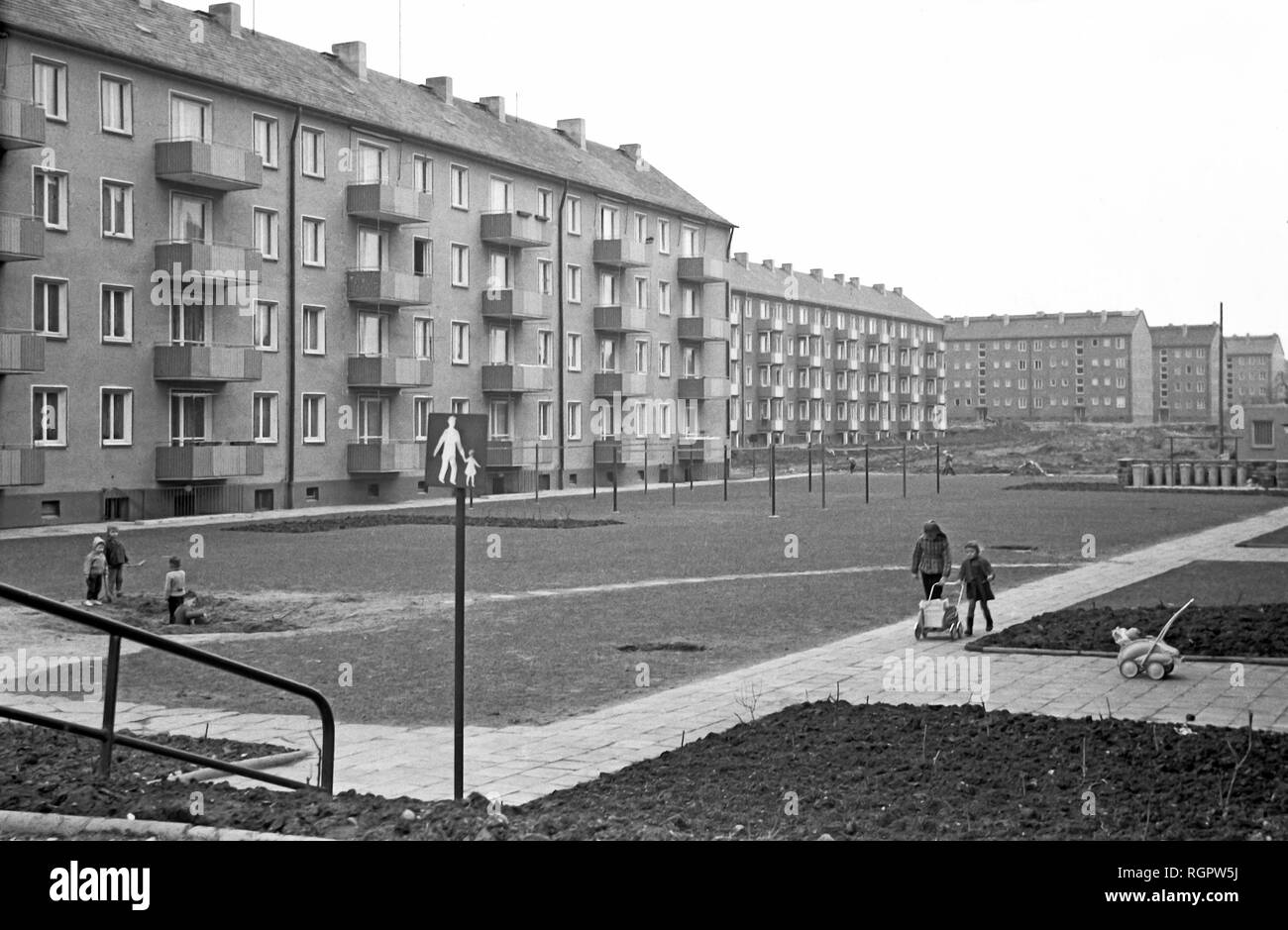 Communist era high rise building hi-res stock photography and images ...