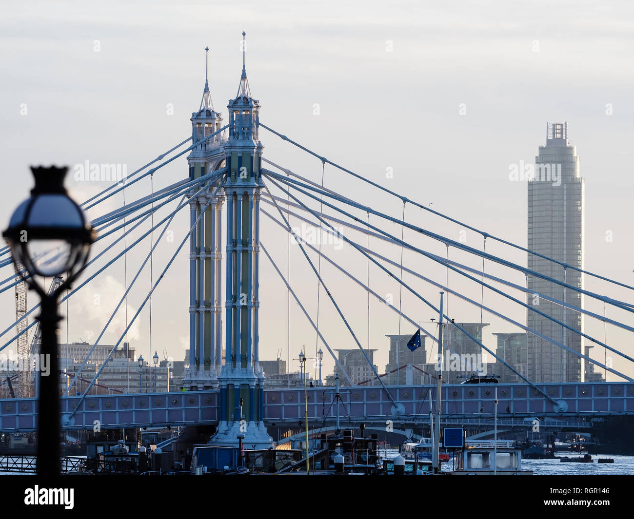 19th century albert bridge river hi-res stock photography and images ...
