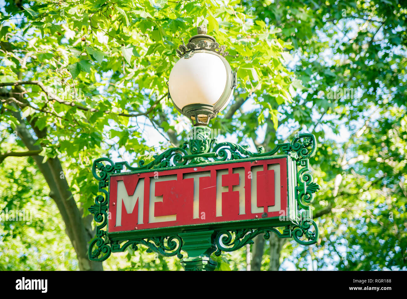 Paris metro logo hi-res stock photography and images - Alamy