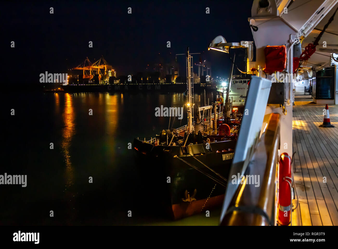 Barge refueling hi-res stock photography and images - Alamy