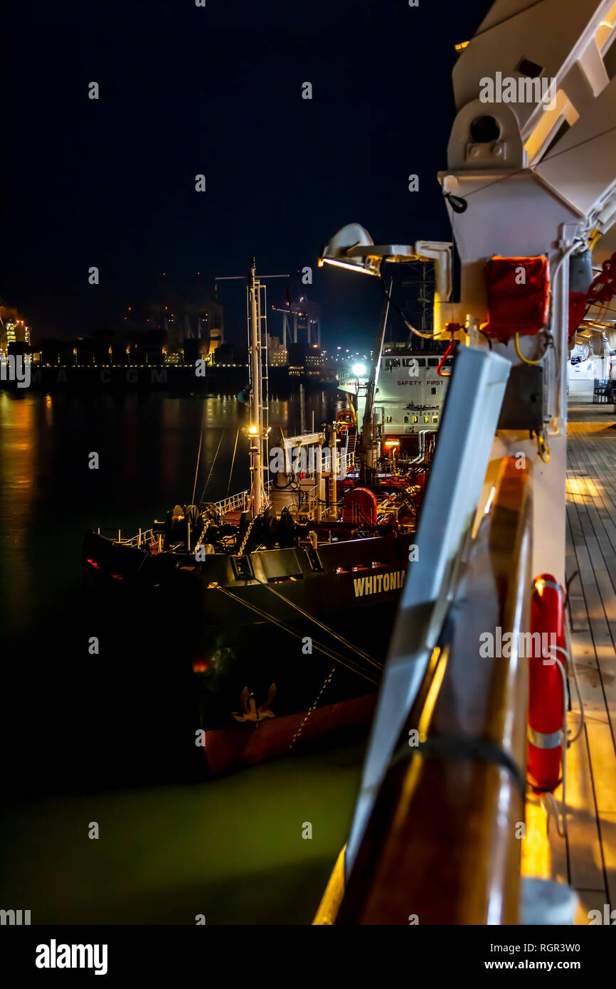 Barge refueling hi-res stock photography and images - Alamy