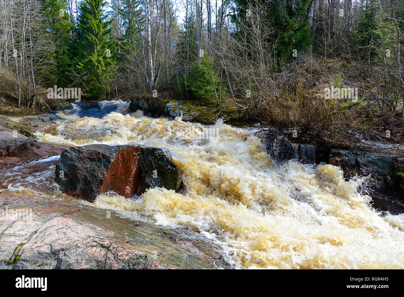 Lake behind a waterfall hi-res stock photography and images - Alamy