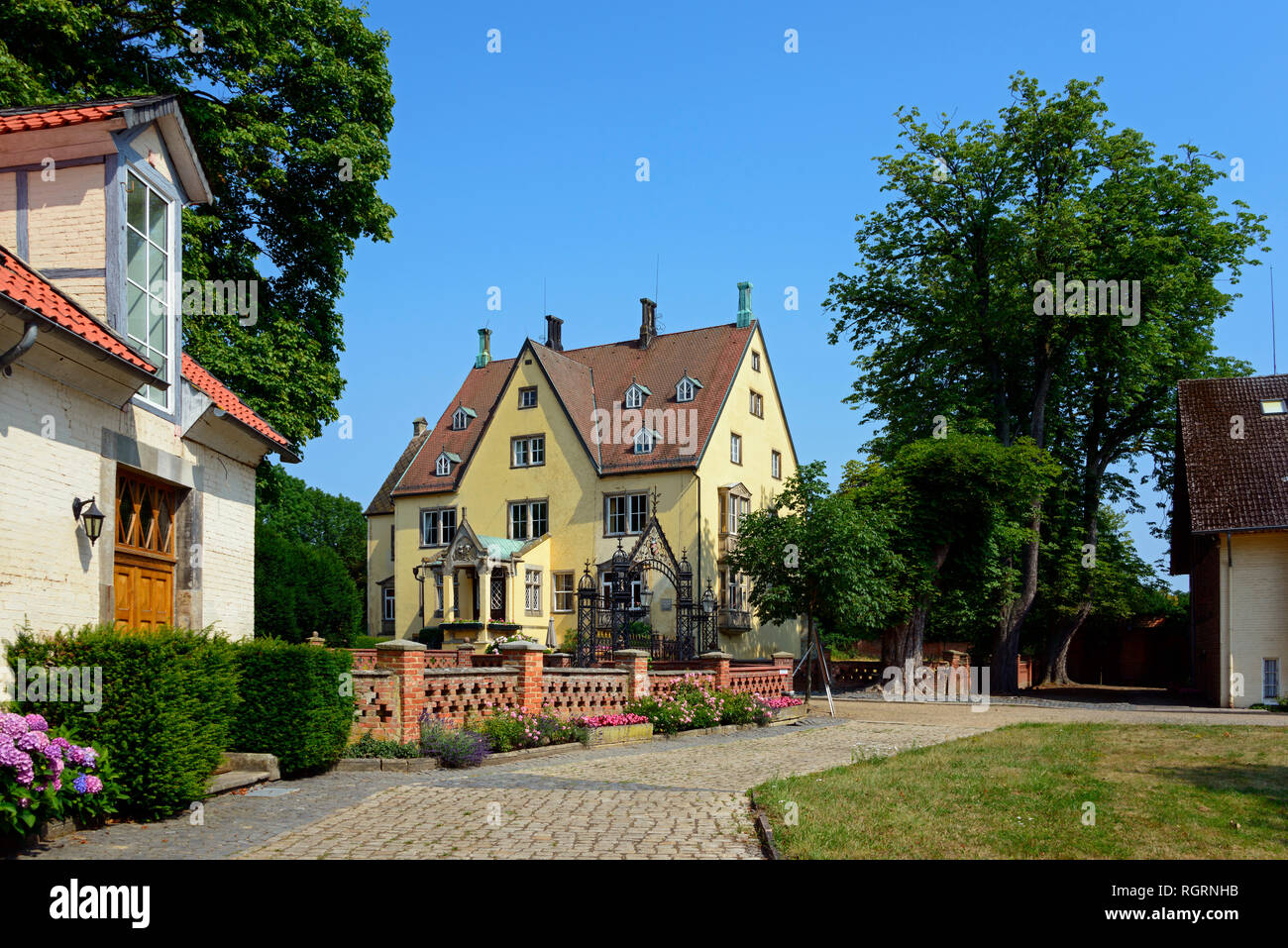 Mansion estate hi-res stock photography and images - Alamy
