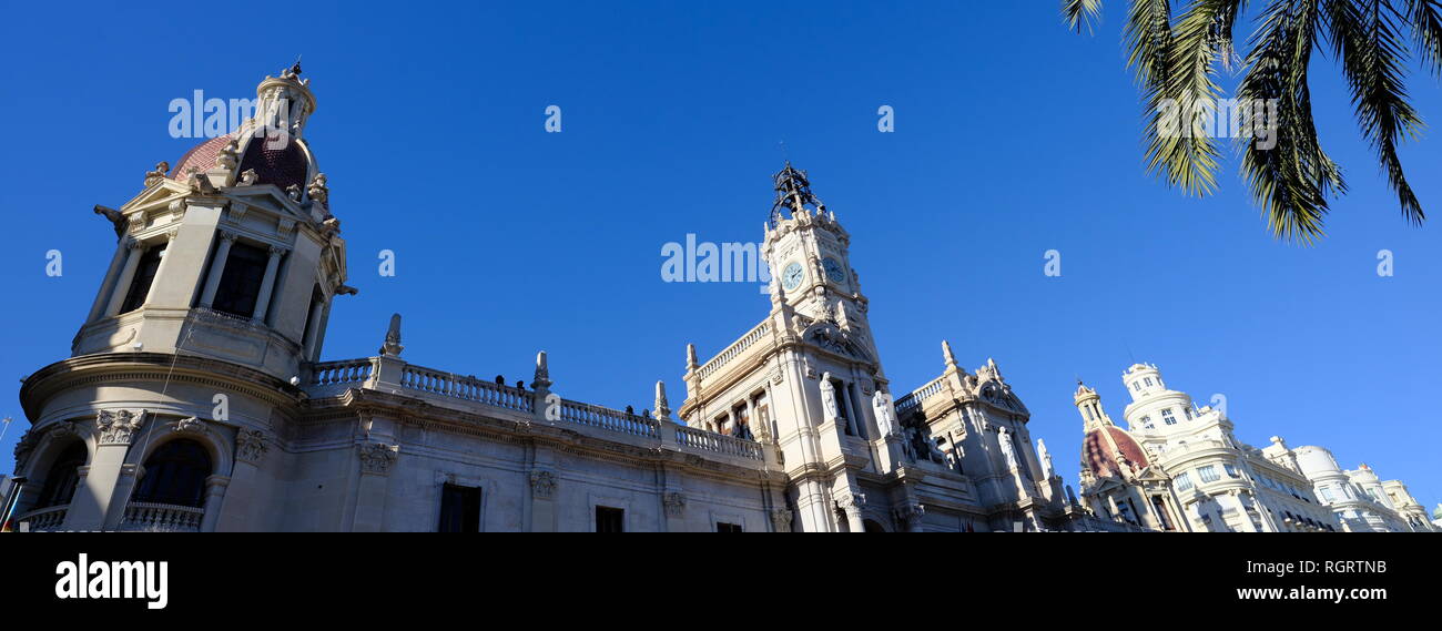 Valencia City Hall Plaza Square and Fountain designed by Javier ...