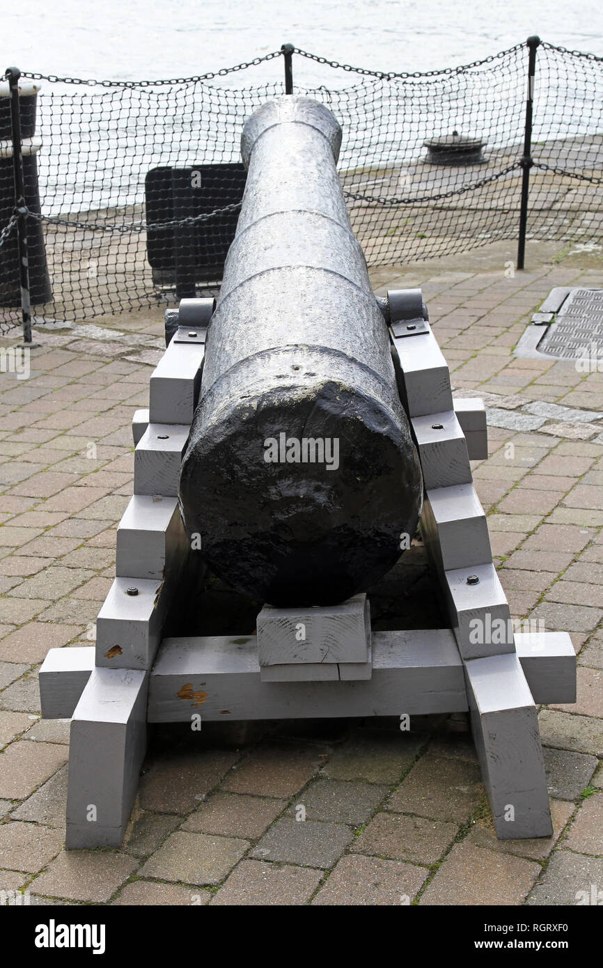Iron cannon artillery gun from medieval period Stock Photo - Alamy