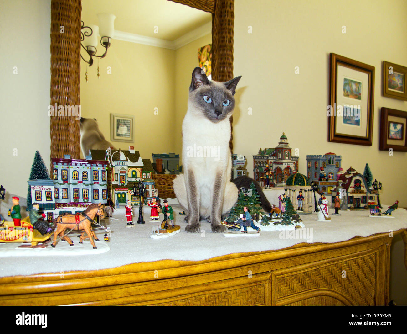 Ceramic christmas decorations hi-res stock photography and images - Alamy