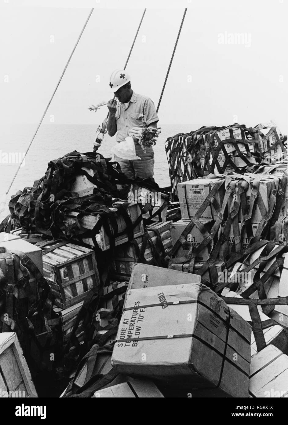 Ww2 us navy destroyer hi-res stock photography and images - Alamy
