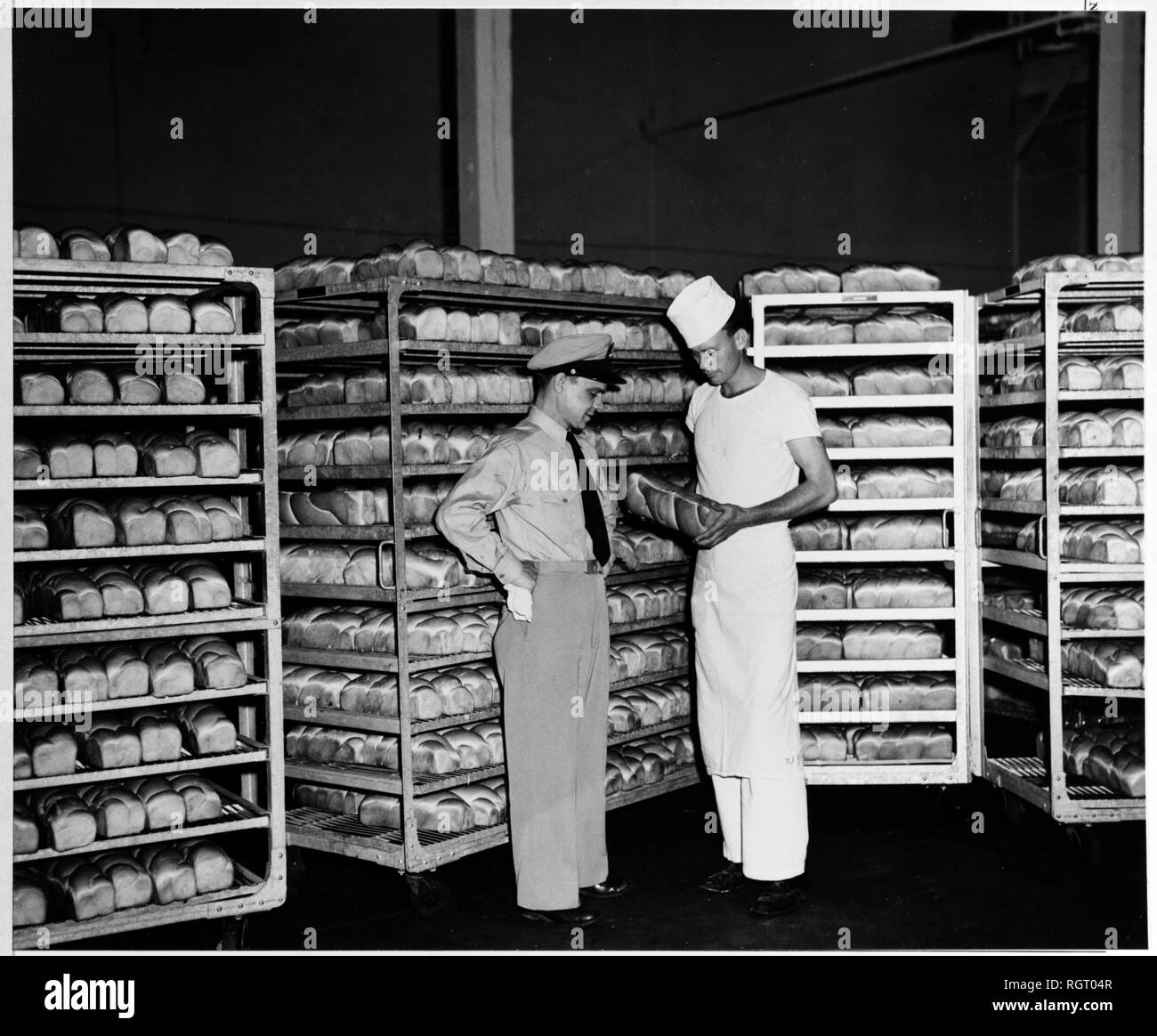 Us navy ww2 badge hi-res stock photography and images - Alamy