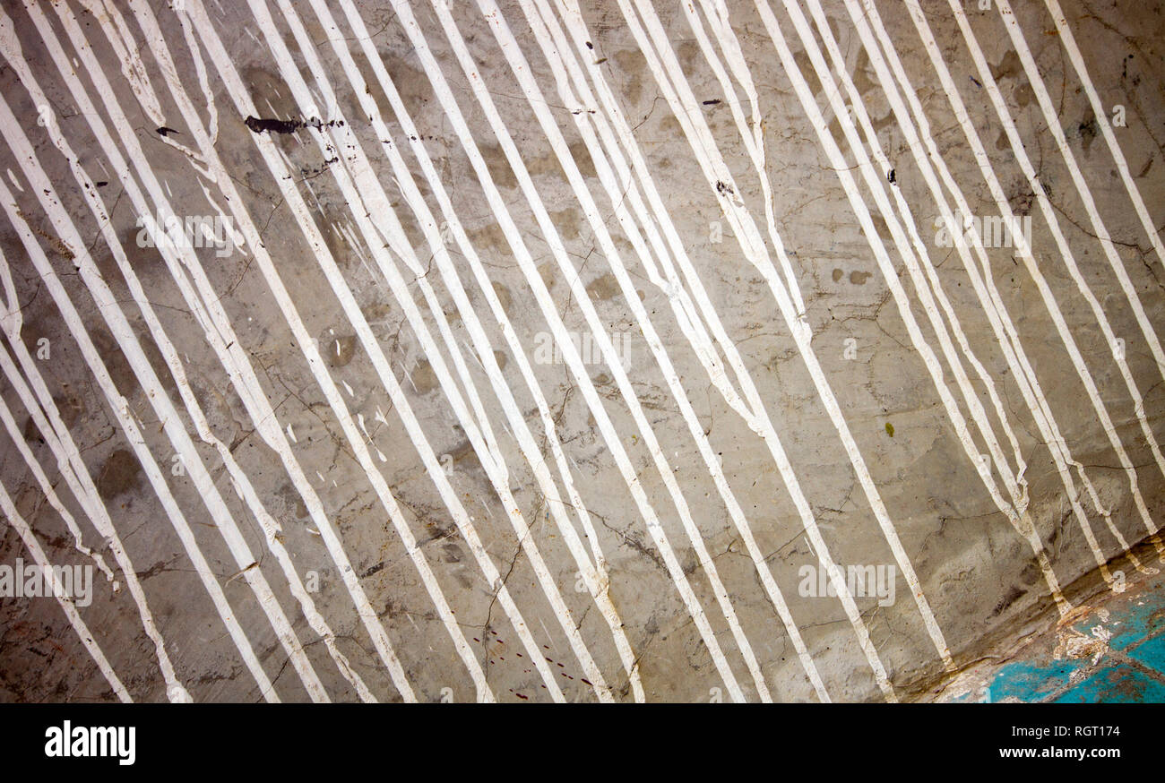 Paint drips down the wall hi-res stock photography and images - Alamy