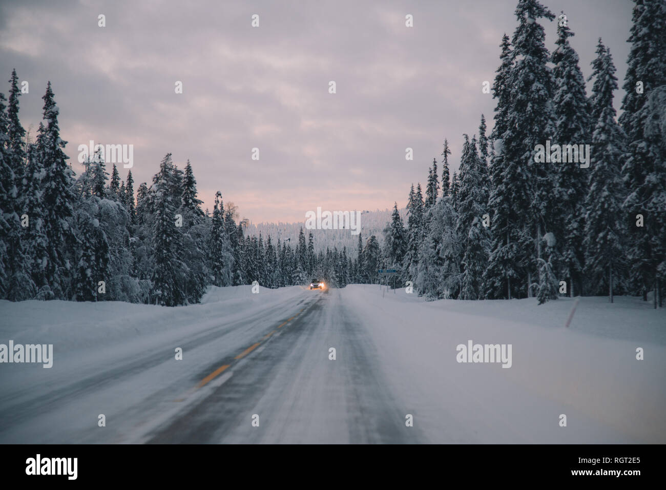 Headlights in the distant hi-res stock photography and images - Alamy