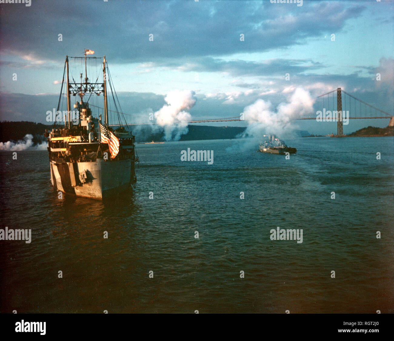 Uss howard w gilmore (as 16) hi-res stock photography and images - Alamy