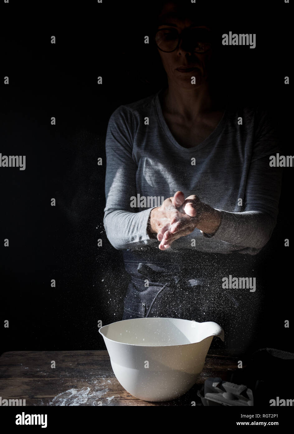 Black female clapping hands hi-res stock photography and images - Alamy