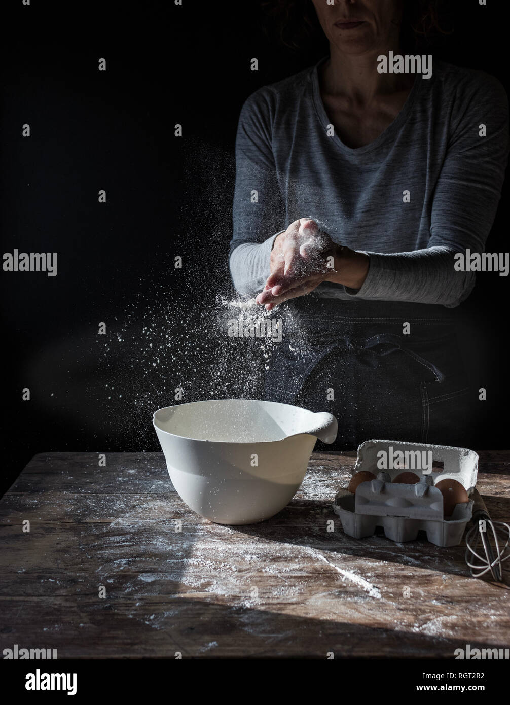 Black female clapping hands hi-res stock photography and images - Alamy