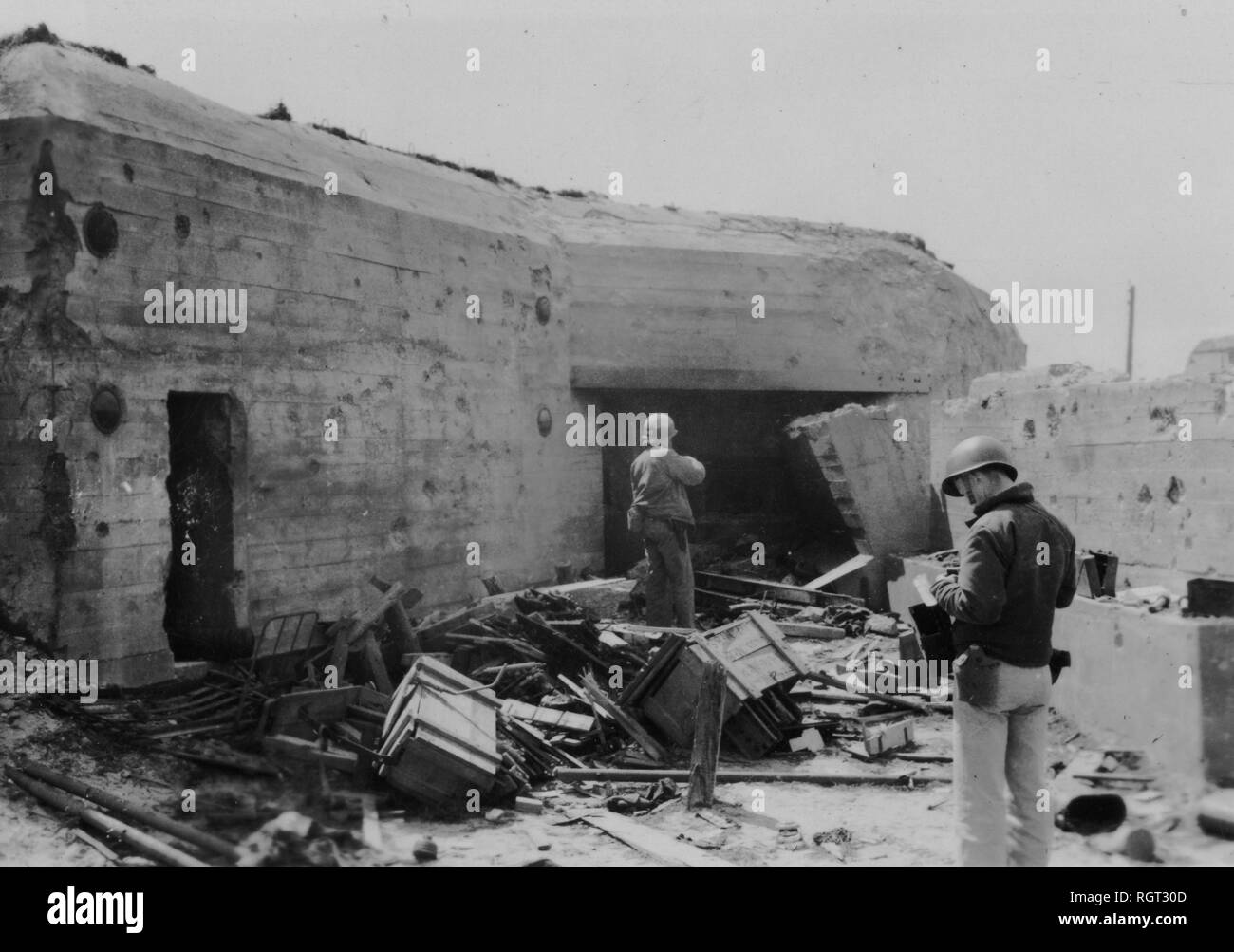 American flag warship hi-res stock photography and images - Alamy