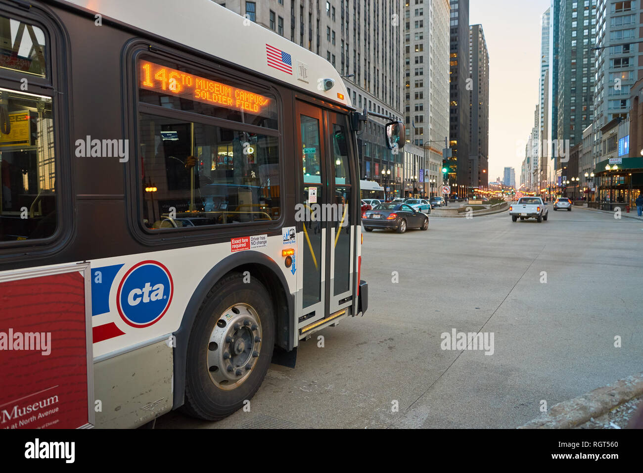 Chicago transit authority bus hi-res stock photography and images - Alamy