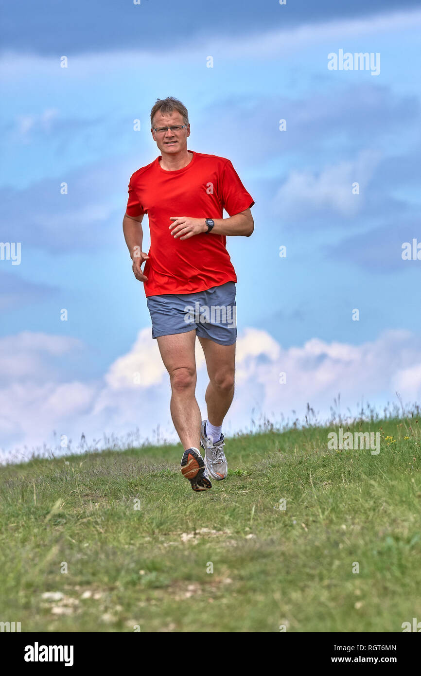 Runner in red t shirt hi-res stock photography and images - Alamy