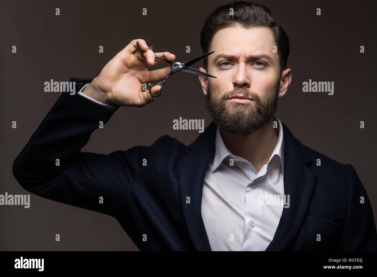Barber shaving mans beard hi-res stock photography and images - Alamy