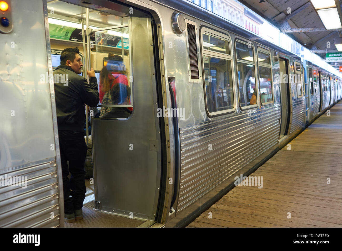 CHICAGO, IL - CIRCA MARCH, 2016: a CTA train at daytime. Chicago ...