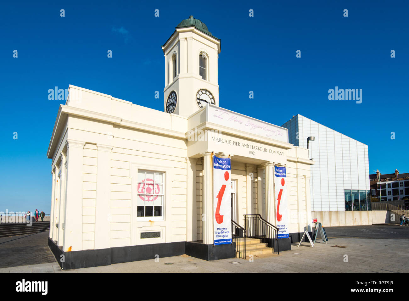 Droit house margate pier harbour hi-res stock photography and images ...