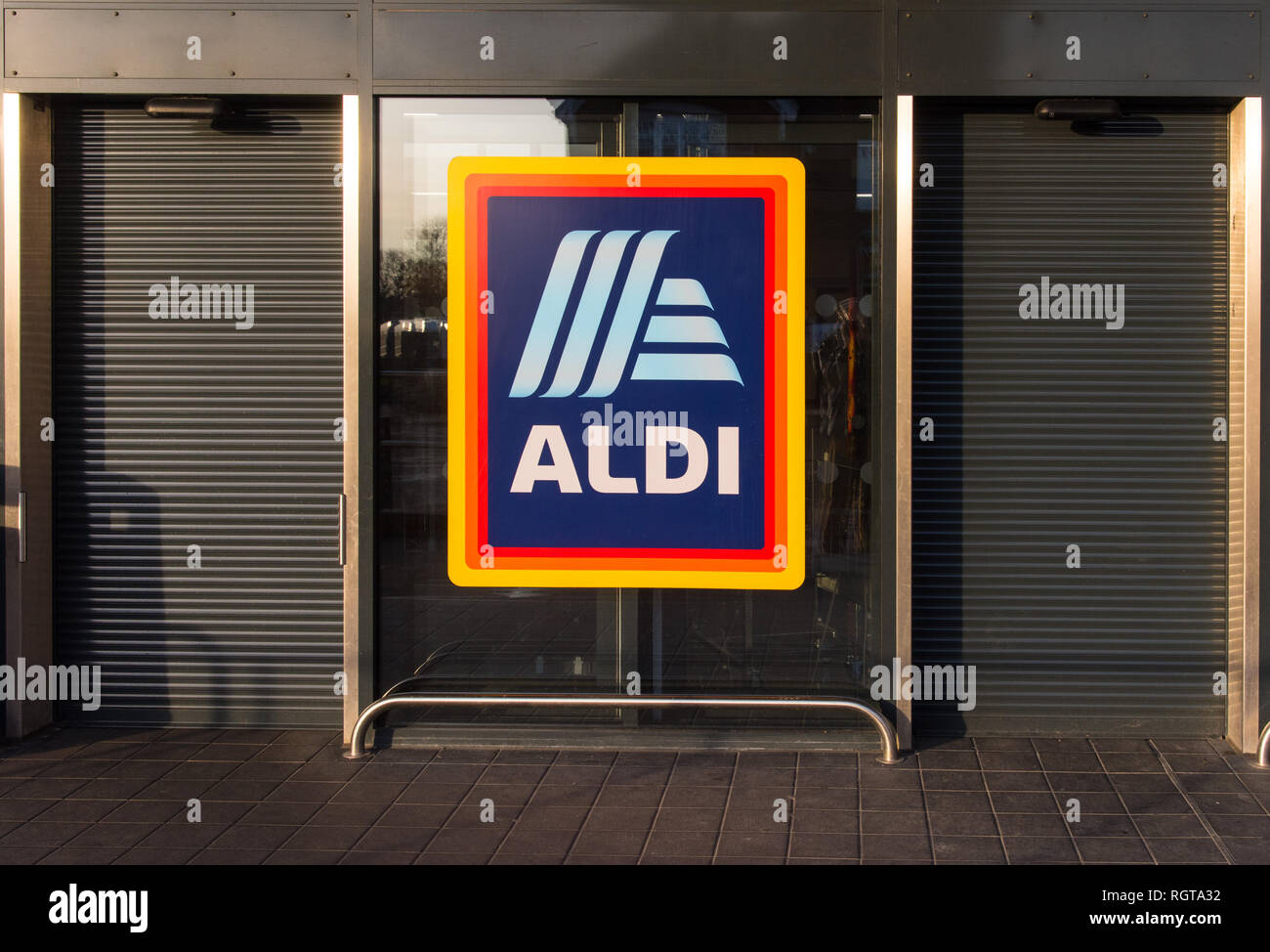 Supermarket exit sign hi-res stock photography and images - Alamy